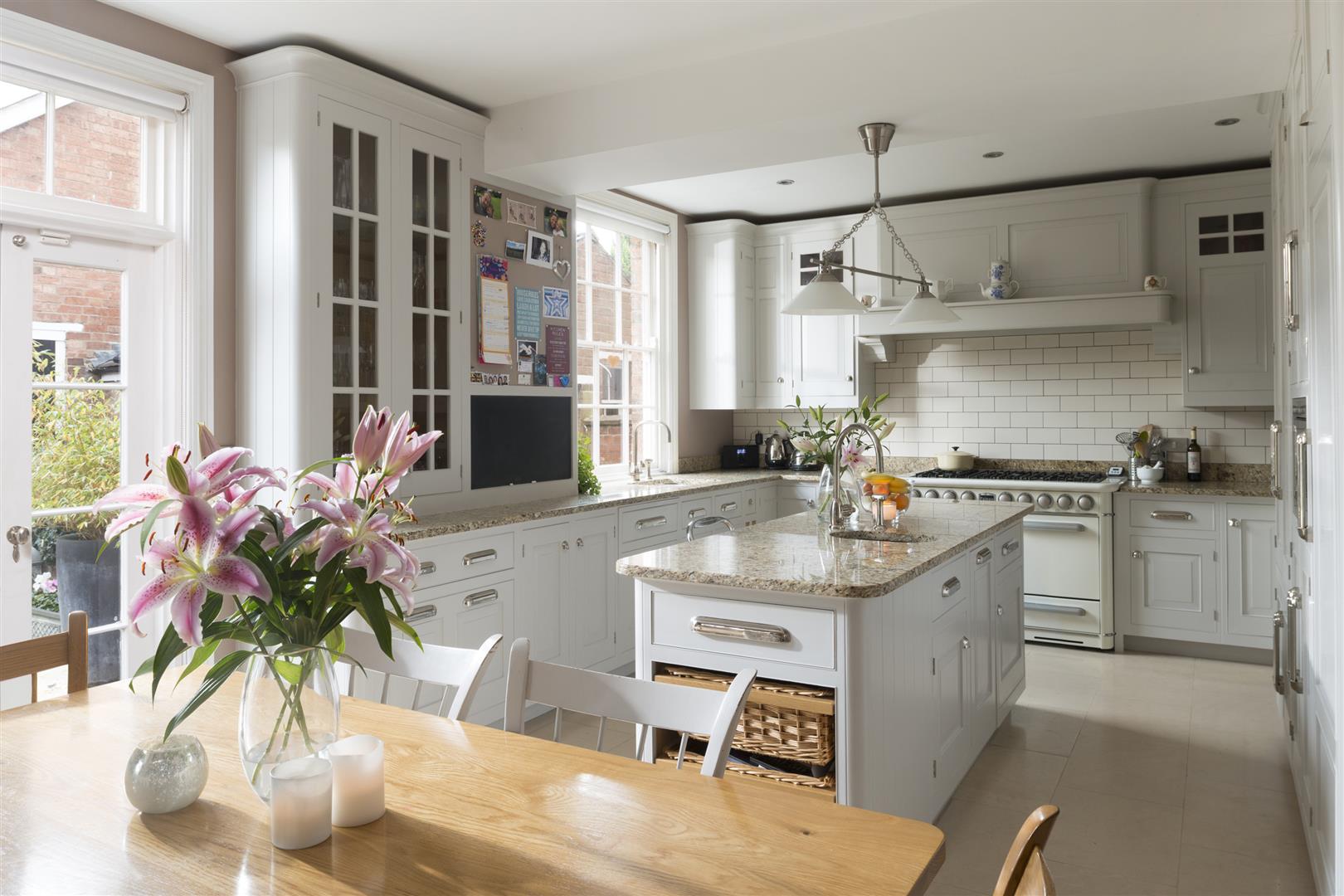 Kitchens perfect for cooking your Christmas dinner | Fine & Country